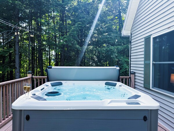 Stunning Design-htub-game Rm-camping Theme Bedrm - Conway, NH