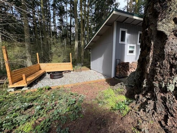 The Shearwater House - A Private 2br/2ba Nestled In The Majestic Trees - Port Townsend