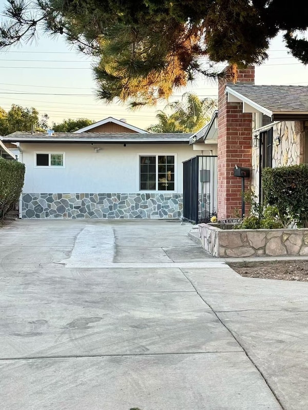 Chic Studio With Ac / Wifi And Garden In Marvelous West Covina - West Covina, CA