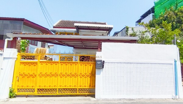 Entire House For 9 People Near Bts Onnut - Bangkok