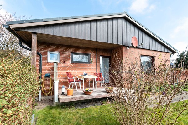 Ferienwohnung 'Grenznah Garten Ruhig ' Mit Privatterrasse, Garten Und Wi-fi - Leck
