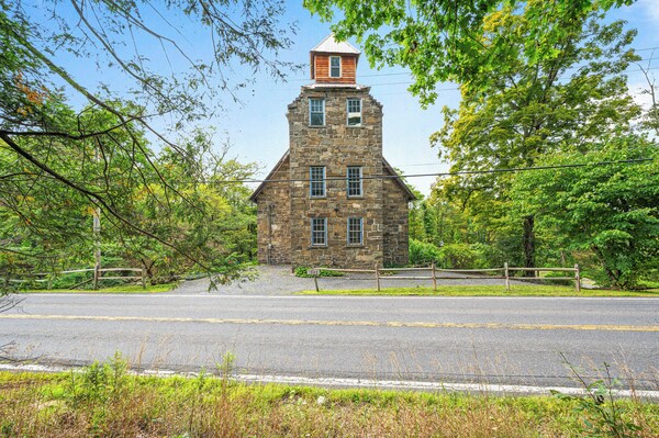 This House Is A 4 Bedroom(s), 3.5 Bathrooms, Located In Rifton, Ny. - New Paltz, NY