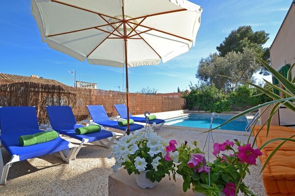Hermosa Villa Con Jardín - El Toro