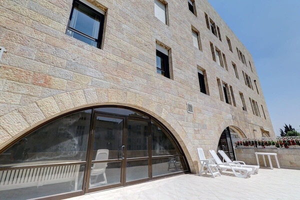 Luxurious 3bdr In King David 19 With Parking - Jerusalén