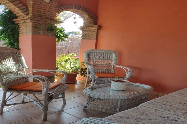 Chalet A Pie De Playa Para Familias Zona Muy Tranquila Con Todos Los Servicios - Calahonda