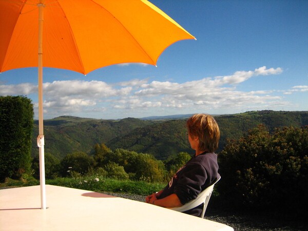 Cosy Chalet In A Quiet Location, With Breathtaking Mountain Views. Pets Welcome! - Cantal