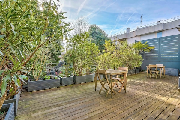 Elegant Six-bedroom Villa Of 350 M2 With Garden. - Meudon