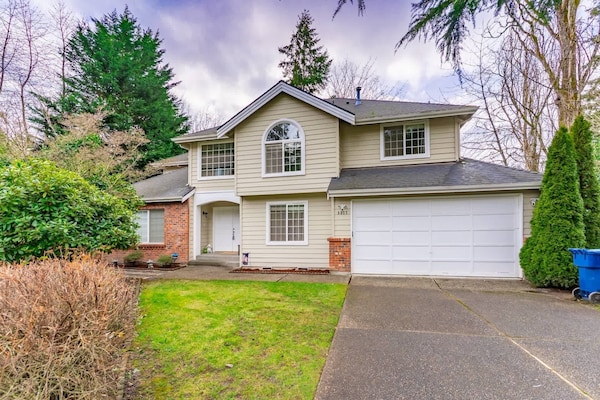 Spacious & Serene 6-br Family Retreat In Kirkland - Edmonds, WA