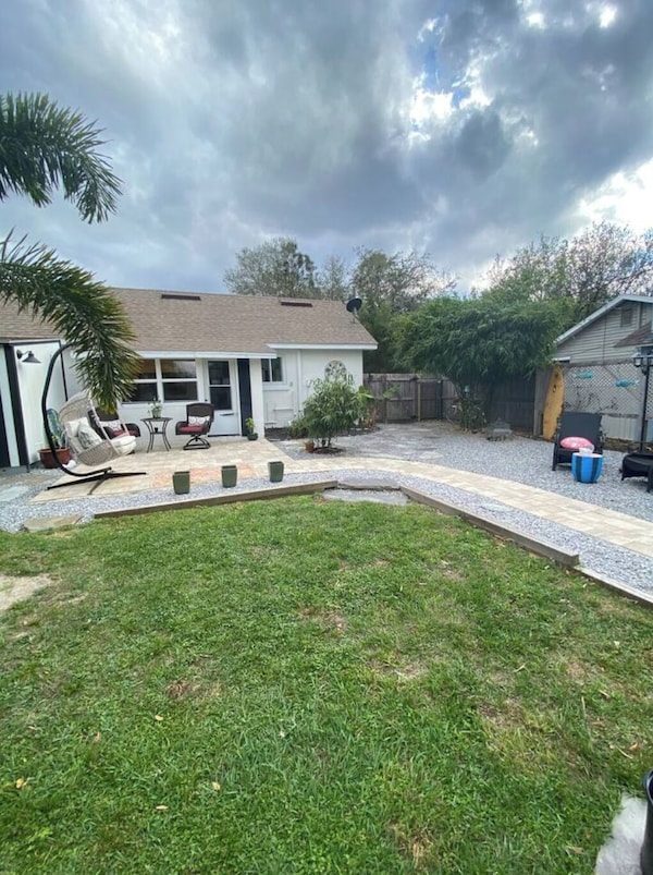 Charming Celtic Cottage Retreat  2 Bed, 1 Bath Haven" - Mount Dora, FL
