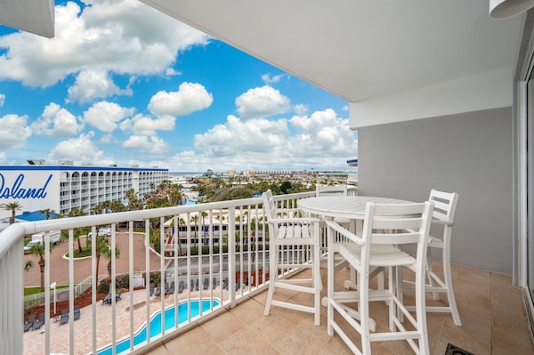 Top Floor W/ Wraparound Balcony, Breathtaking Gulf Views, Free Beach Service - Okaloosa Island, FL