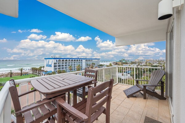 Tropical Oasis With Wraparound Balcony, Gulf Views & Top-tier Amenities! - Okaloosa Island, FL