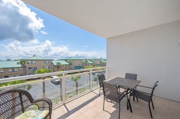 Nautical Beachside Villa With Gulf Views, Private Balcony & Resort Perks! - Fort Walton Beach, FL