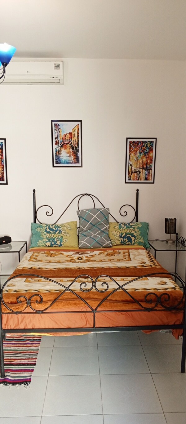 Private Furnished Air-conditioned Room - Tunis