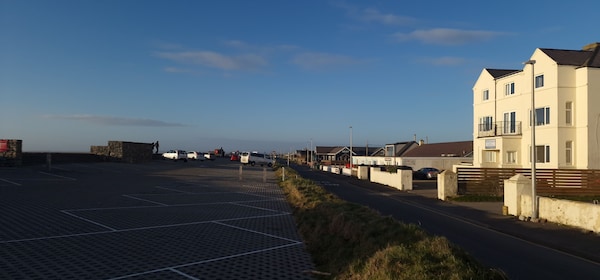 Stunning Beach Front Apartment- Sands - Wendon - Ground Floor - Caernarfon