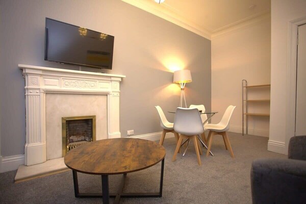 Renovated West End Flat In Glasgow - Glasgow