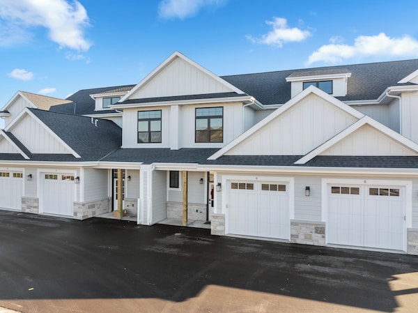 Egg Harbor Condo- New Build, Indoor Pool And Gym - Egg Harbor, WI