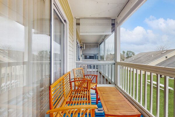 Charming Condo With Pool, Sauna, And Game Room Near The Beach - Sanford, ME