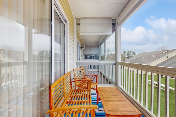 Charming Condo With Pool, Sauna, And Game Room Near The Beach - Sanford, ME
