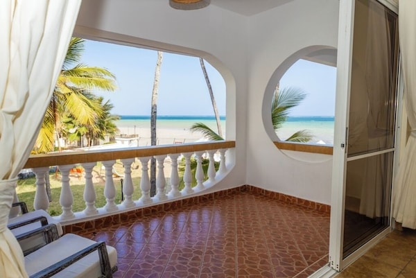 Bamburi Beach Villa - Mombasa