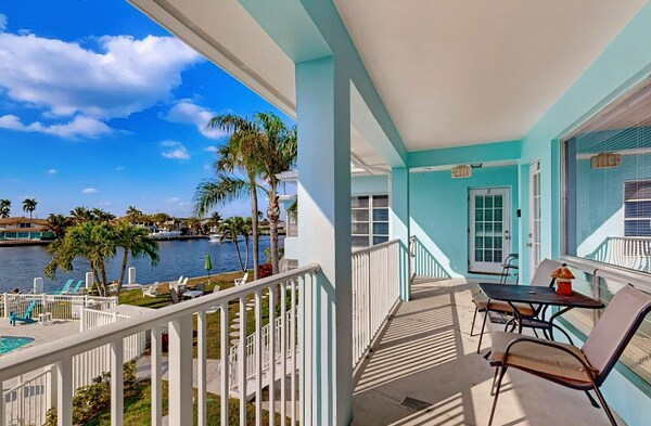 Charming Coastal Condo Near The Beach W/ Intracoasta Waterway View, Shared Pool - Pompano Beach, FL