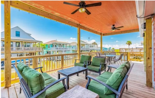 Charming 2-bedroom Cottage On The Canal In Jamaica Beach. - Jamaica Beach, TX