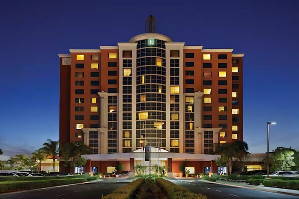 Modern Room In Embassy Suites Anaheim South  Comfort & Convenience Near Disney - Placentia