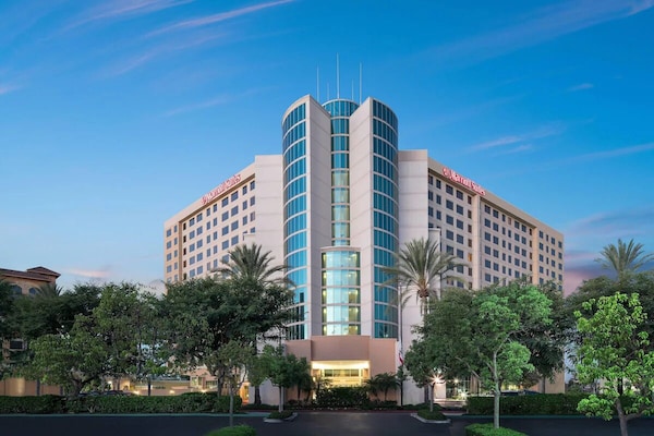 3 Relaxing Pet-friendly Suites Near Local Attractions - With Onsite Pool! - Anaheim, CA
