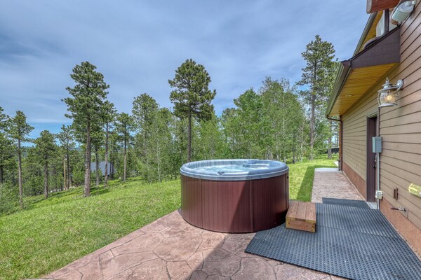 Adventure-black Hills Cabin-hot Tub- Loft -Garage - Lead, SD