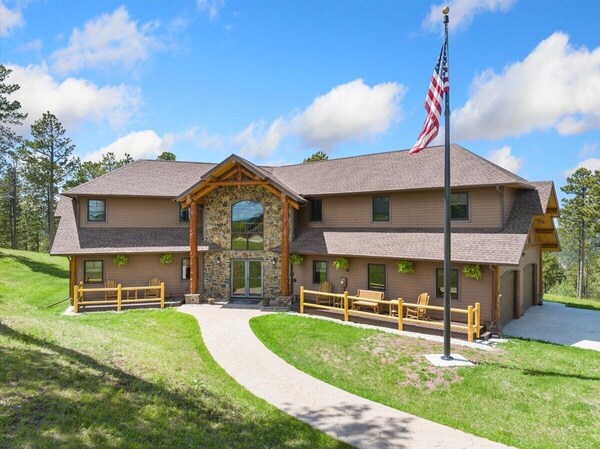 Adventure-black Hills Cabin-hot Tub- Loft -Garage - Spearfish, SD