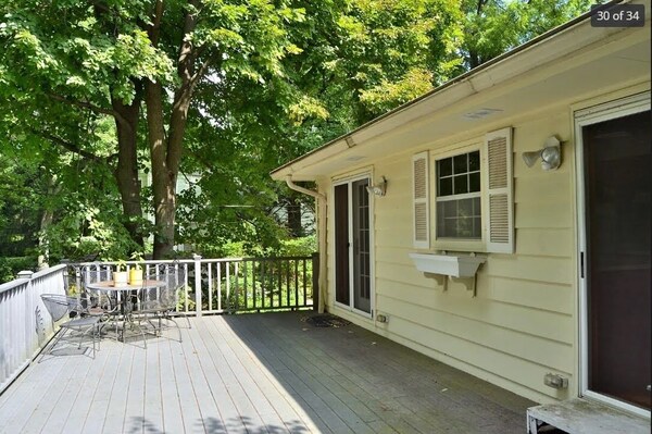 Cottage Gem: Spotless, Secluded & Bring The Dog! - Middleton, WI