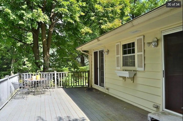 Cottage Gem: Spotless, Secluded & Bring The Dog! - Middleton, WI