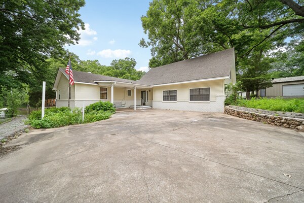 Events Welcome! Two Homes For Large Groups! - 格羅夫