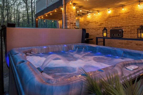Lazy Bear Lodge / Game Room / Theater Room / Hot Tub - Massanutten, VA