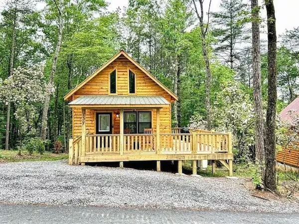 Cozy Cabin Retreat: Your Peaceful Getaway Awaits - Murphy, NC