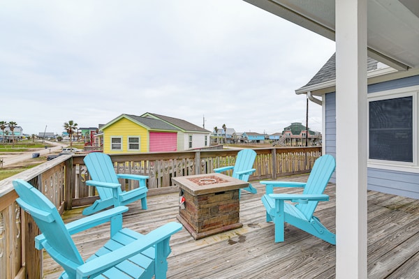 Near Surfside Jetty County Park: Home W/ Deck! - Freeport, TX