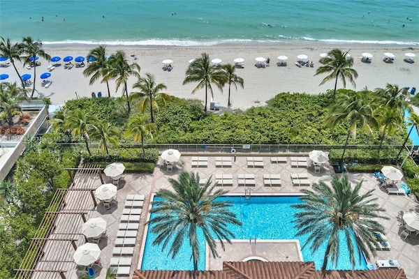 Modern 3br Townhome  Private Beach Access & Resort Amenities! - Hollywood, FL