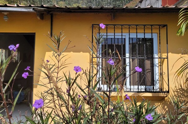 Volcano View Modest Casita 3-bedroom With Wifi In Antigua - Alotenango