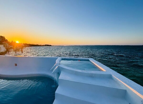 Exclusive Ocean Villa In Nassau - Nassau