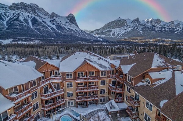 Canmore Hotel Room | Fireplace + Bbq Patio - 알버타