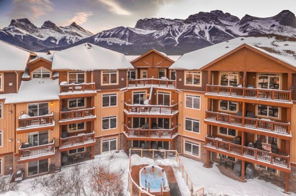 Canmore 1br Suite | Full Kitchen + Fireplace - Alberta