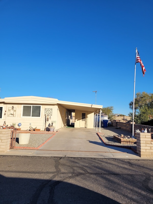 Roomy 2 Bedroom Home With Az.room. Wifi, Hi-fi, Air Condition Playhouse In Yuma - Yuma, AZ