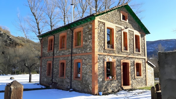 Casa De Vacaciones 'El Refugio De Valporquero' Con Vistas Al Lago, Terraza Privada Y Wi-fi - Vegacervera