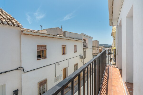 Apartamento 'Planta Alta' Con Terraza Privada Y Aire Acondicionado - Montefrío