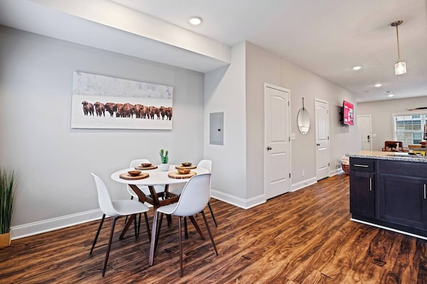 2 Master Brs / Wi-fi / Selfie Wall / Western / W/d / 40 Min From Nashville - Clarksville, TN