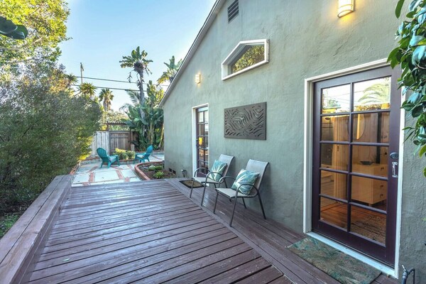 Walk To The Beach! The Moonlight Beach Bungalow - San Diego, CA