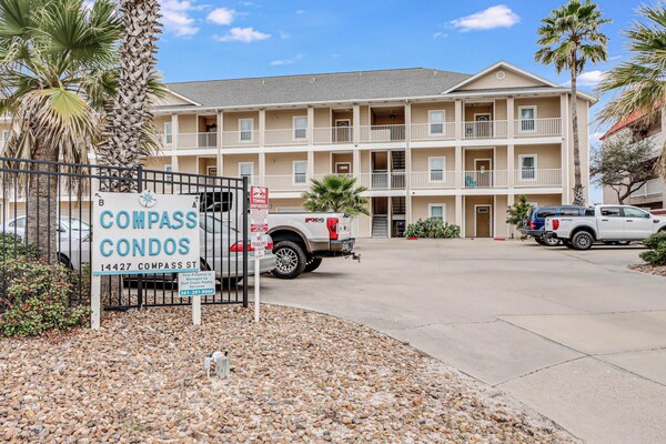 Redfish Retreat @ Compass Condos, Canal Boat Slip | Pool - Corpus Christi, TX