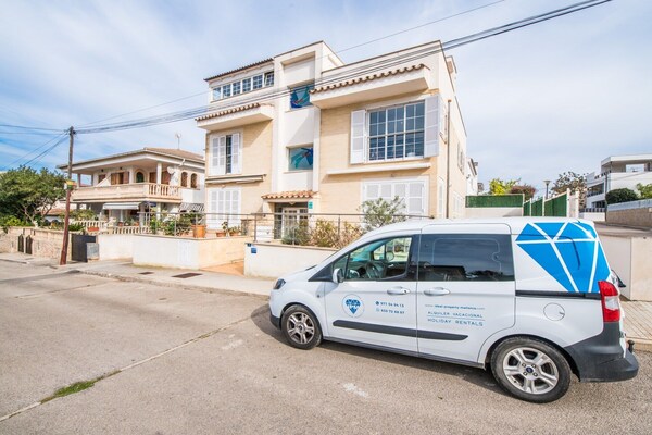 Encantadora Casa De Vacaciones Con Terraza - Son Serra de Marina