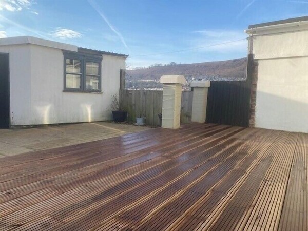 Welsh Retreat With Stunning Views, Sleeps Upto 4 - South Wales