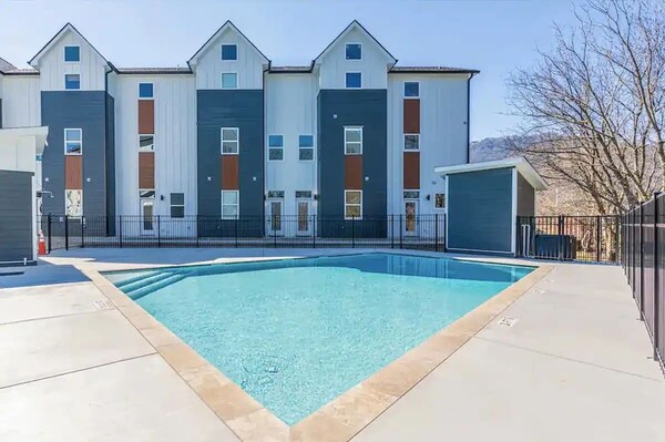 Pool! 4k Tvs! Walkable To Riverwalk & Bike Rentals - Nickajack Lake, TN