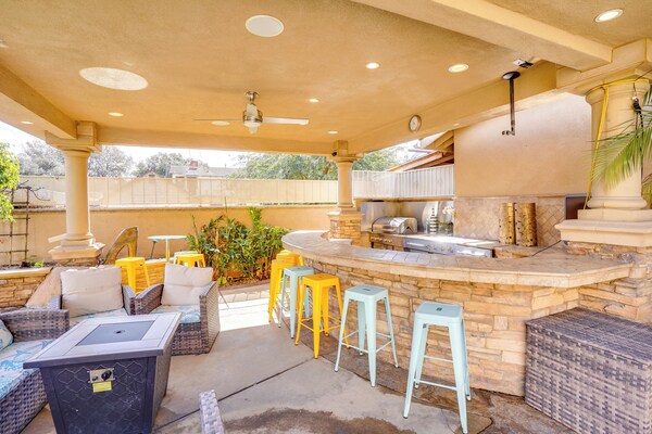 8 Mi To Disney: Santa Ana Home W/ Bar & Patio! - Irvine, CA